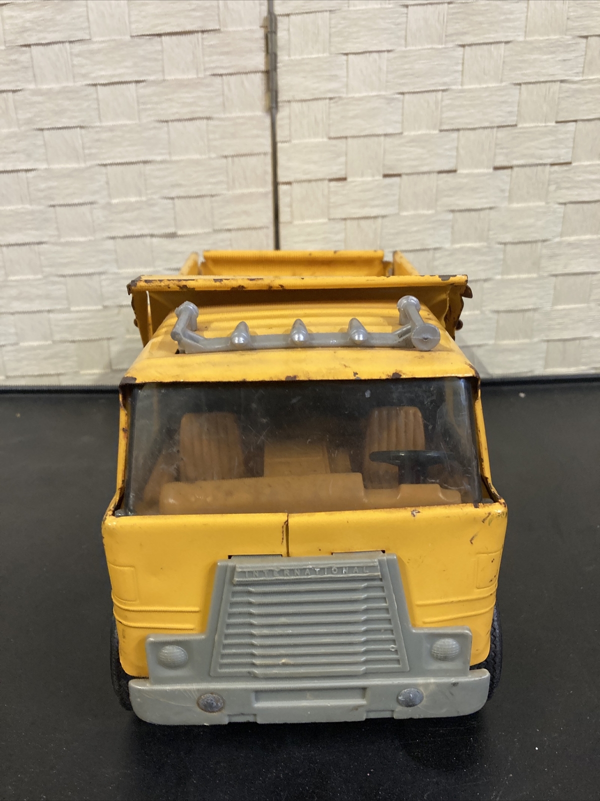 VINTAGE ERTL PRESSED STEEL DUMP MASTER INTERNATIONAL TOY YELLOW TRUCK ...