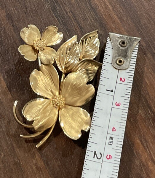 Vintage Numbered Tiffany & Co 14K Yellow Gold Dogwood Flower Brooch ...