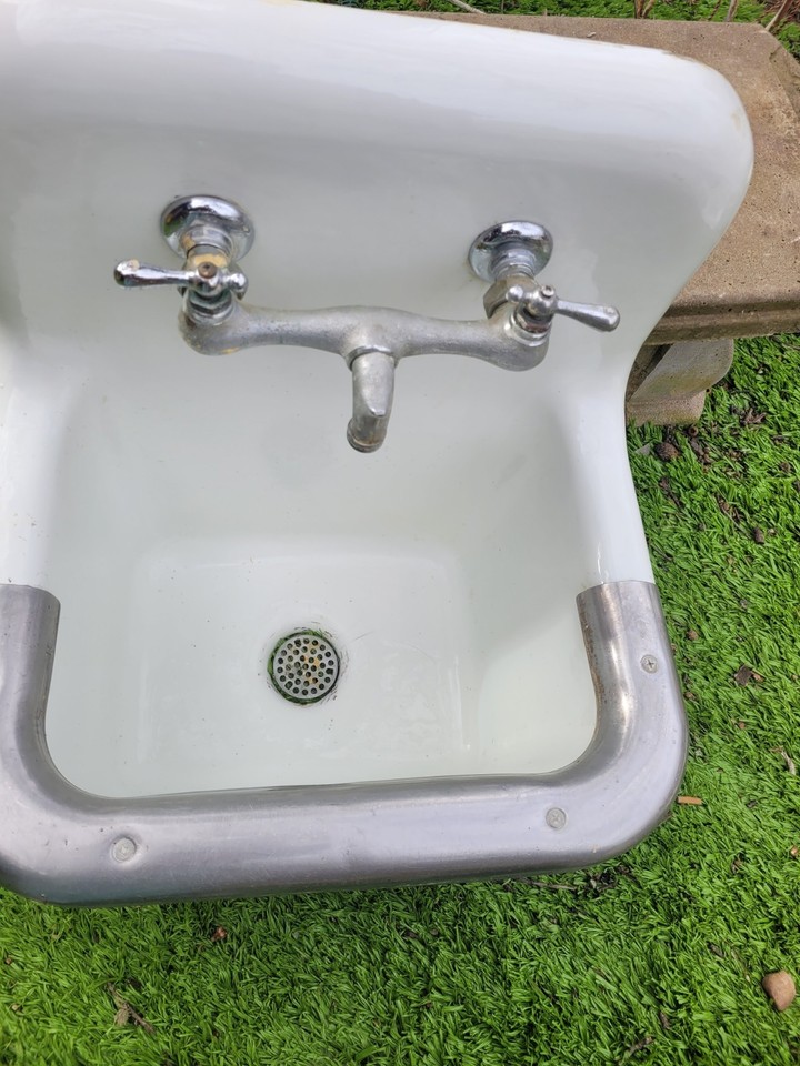 Vintage Cast Iron Farmhouse Utility Porcelain Farm School Sink Rimmed ...