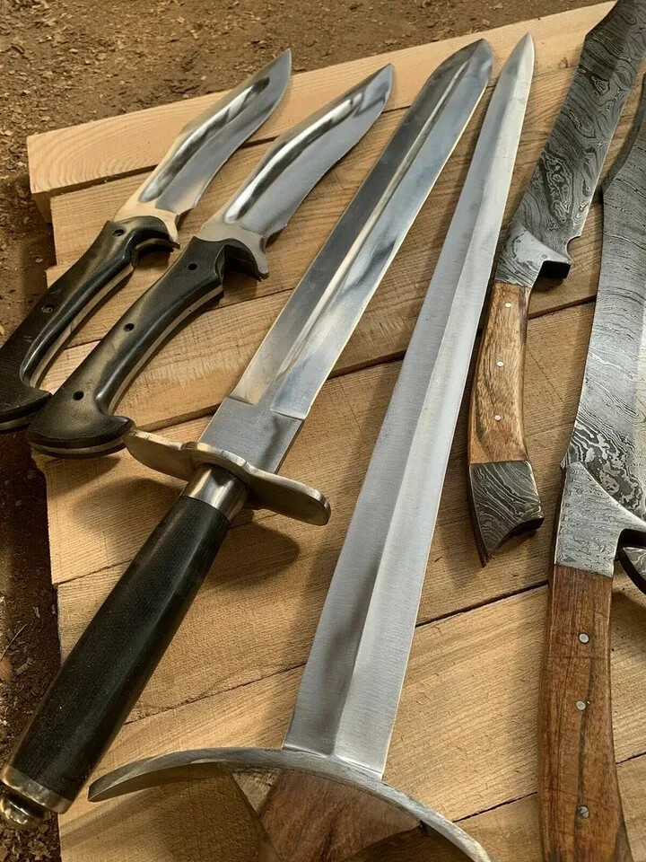 Mixed Lot of 13 Damascus / Carbon Steel 10 Swords, 2 Daggers and 1 ...