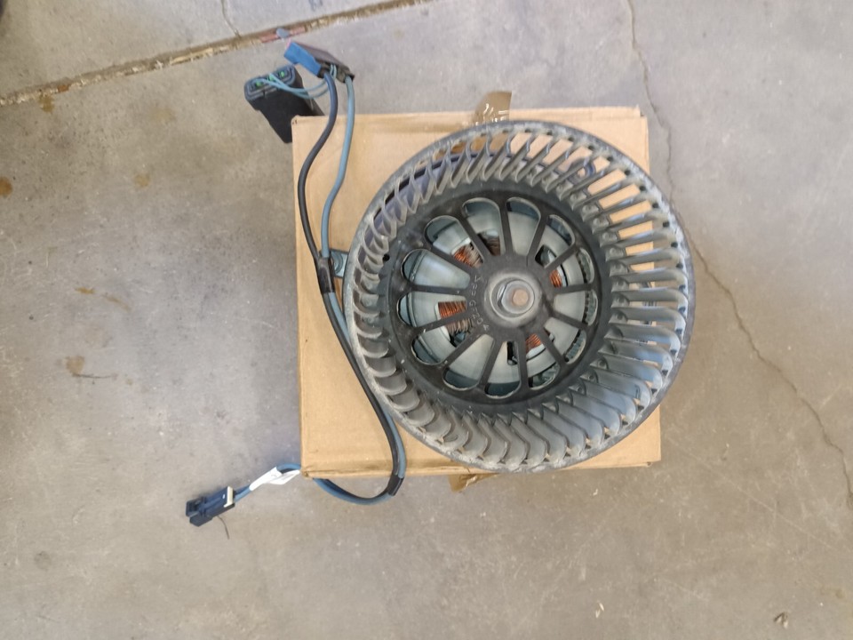 Freightliner HVAC Blower Motor With Fan/Wheel | T77421A2C | Genuine OEM ...