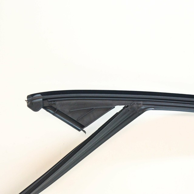 VOLVO S60 MK3 Türleiste vorne rechts mit Gummi 32274404 NEU ORIGINAL ...