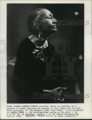 1980 Press Photo Blues singer Alberta Hunter performs on "Camera Three ...
