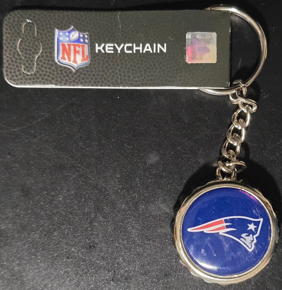 LICENSED NEW ENGLAND PATRIOTS BOTTLE CAP COLLECTABLE KEYCHAIN WITH ...