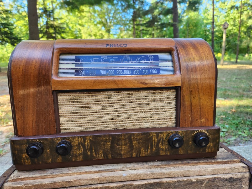 "Philco" Multi-Band Radio ~ Wooden Cabinet ~ Model 42-340 ~ 1942 ...