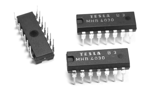 MHB4030 (CD4030AE) XOR Gate 4030 IC (1 pcs) | eBay