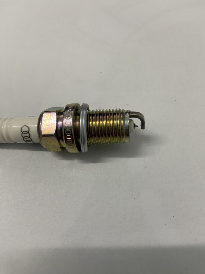 4 x fits bosch 101000063AA Spark Plugs Fit Audi A4 TT VW Golf Jetta ...