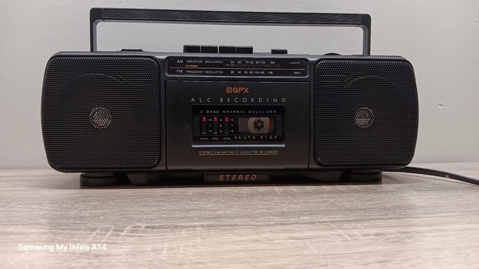 GPX Portable 2 Band Radio AM/FM & Cassette Stereo Player Boom Box Model ...
