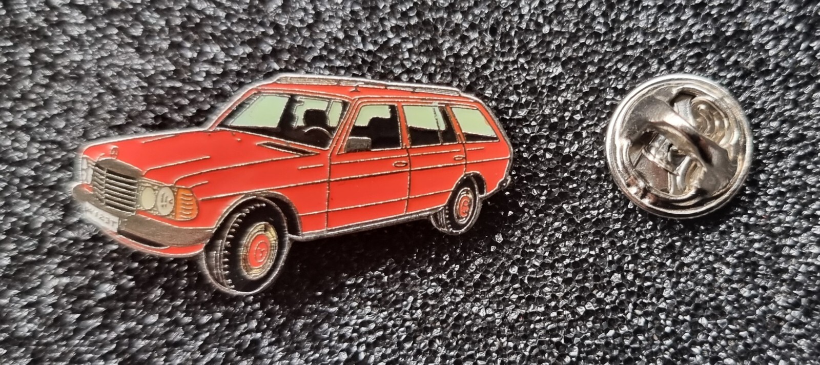 Mercedes Benz Pin W123T W123 T-Model Red - Dimensions 35x17mm | eBay