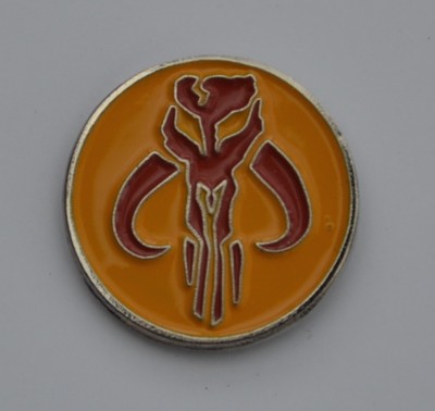 Star Wars Red and Gold Mandalorian Mythosaur Skull Emblem Enamel Pin ...