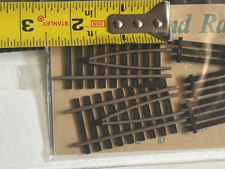 BRIDGE TRACK w/ GUARDRAILS & VEE RERAILER - 24 inch CODE 83 NS Rail HO ...