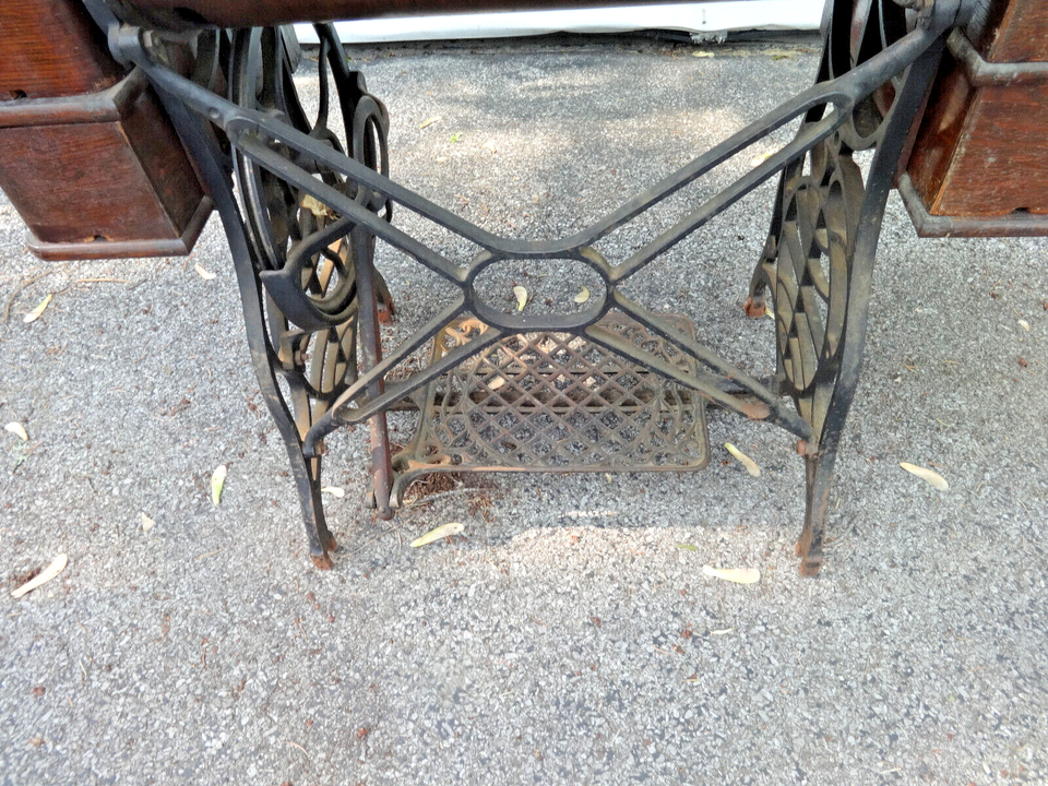 1900's Antique Minnesota Treadle Sewing Machine with 7 Drawer Cabinet ...