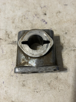 TX17134 - A Used Rocker Arm Bracket For A Long 350, 360, 445, 460, 2610 ...