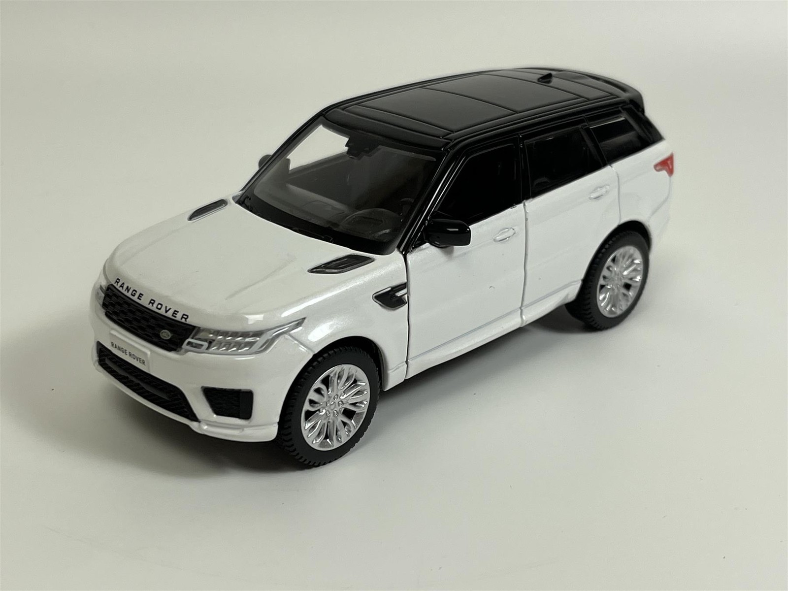 Range Rover Sport White LHD 1 36 Scale Pull & Go Tayumo 36100015 for ...