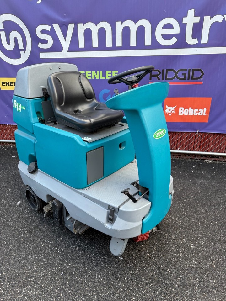 Tennant R14 Ready Space Ride-On Carpet Extractor **261 Hours - GREAT ...
