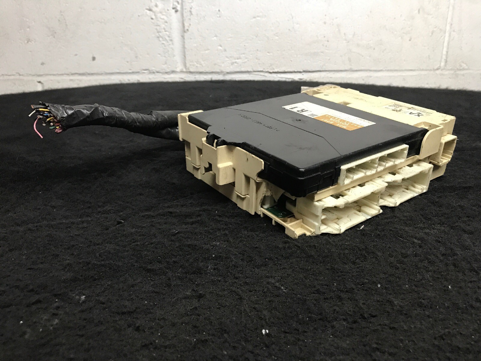 TOYOTA OEM MULTIPLEX MPX BODY CONTROL, UNIT BCM Part # 89221-06170 Fits ...