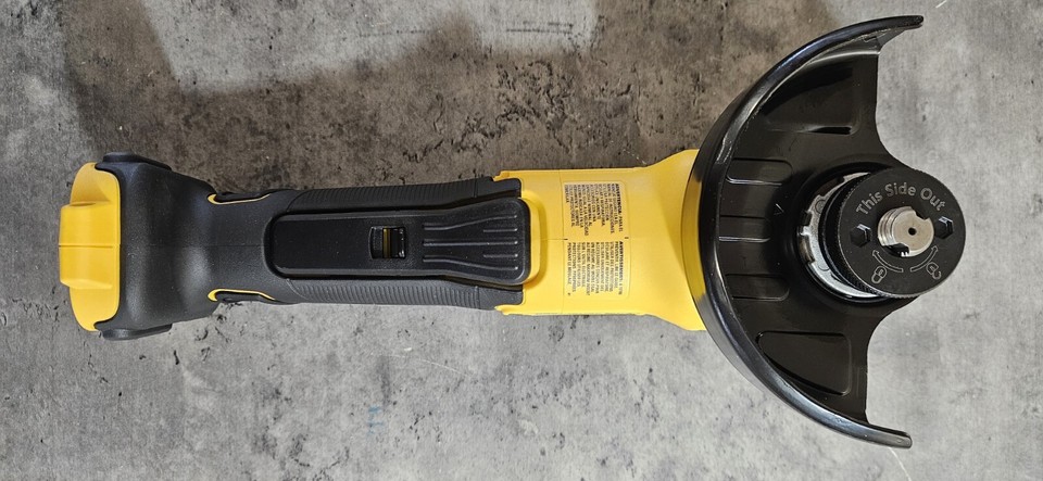 DeWalt 20v Max XR 4.5" Brushless Angle Grinder DCG413 & DCB205 5AH ...