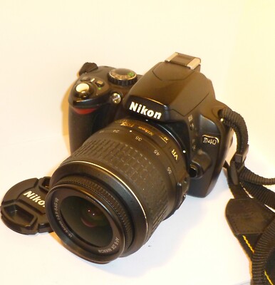 NIKON D40 DSLR BODY cw AF-S DX 18-55mm VR LENS & 32GB SD in WORKING ...