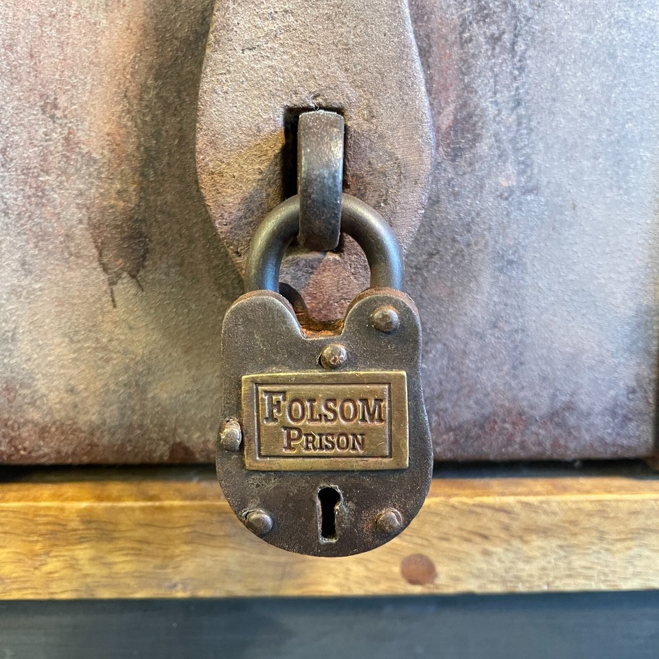 Folsom Prison Cast Iron Lock With 2 Keys Works Perfectly- Free Ship ...