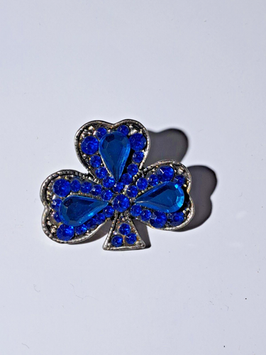 VINTAGE CLOVER SHAMROCK BLUE RHINESTONE PIN BROOCH GRANNY GRANDMA CORE ...