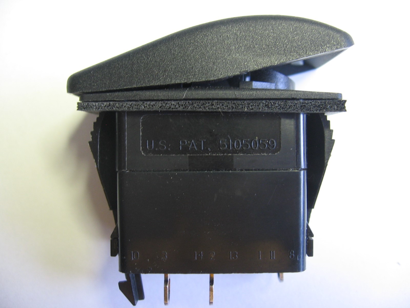 Carling V1D2 Panel Mount Snap-In Illuminated Light Rocker Switch 20 Amp ...