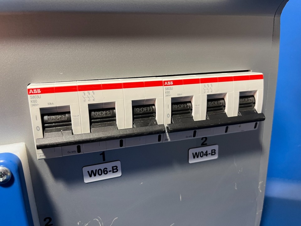 STARLINE TRACK BUSWAY 60A 240V BUSWAY TAPBOX SWITCH 4PIN RECEPTACLE ...