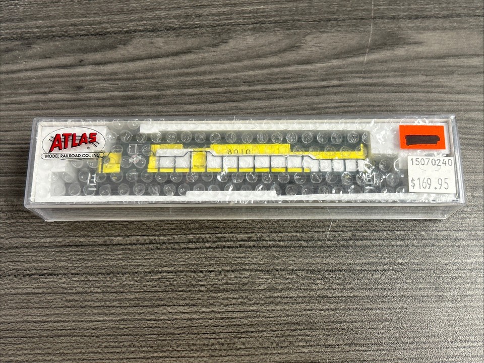 Atlas N Scale #40002663 SD-60 Locomotive Chicago Northwestern #8010 DCC ...