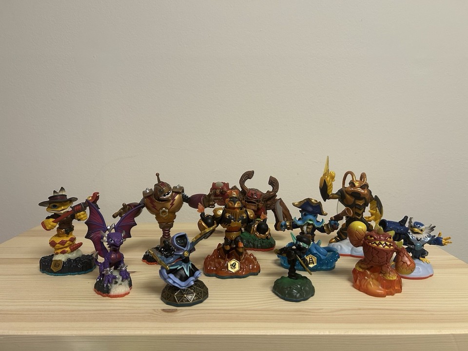 Skylanders Bundle w/ 11 Figures, 2 Portals, 2 Xbox 360 Games & Carrying ...