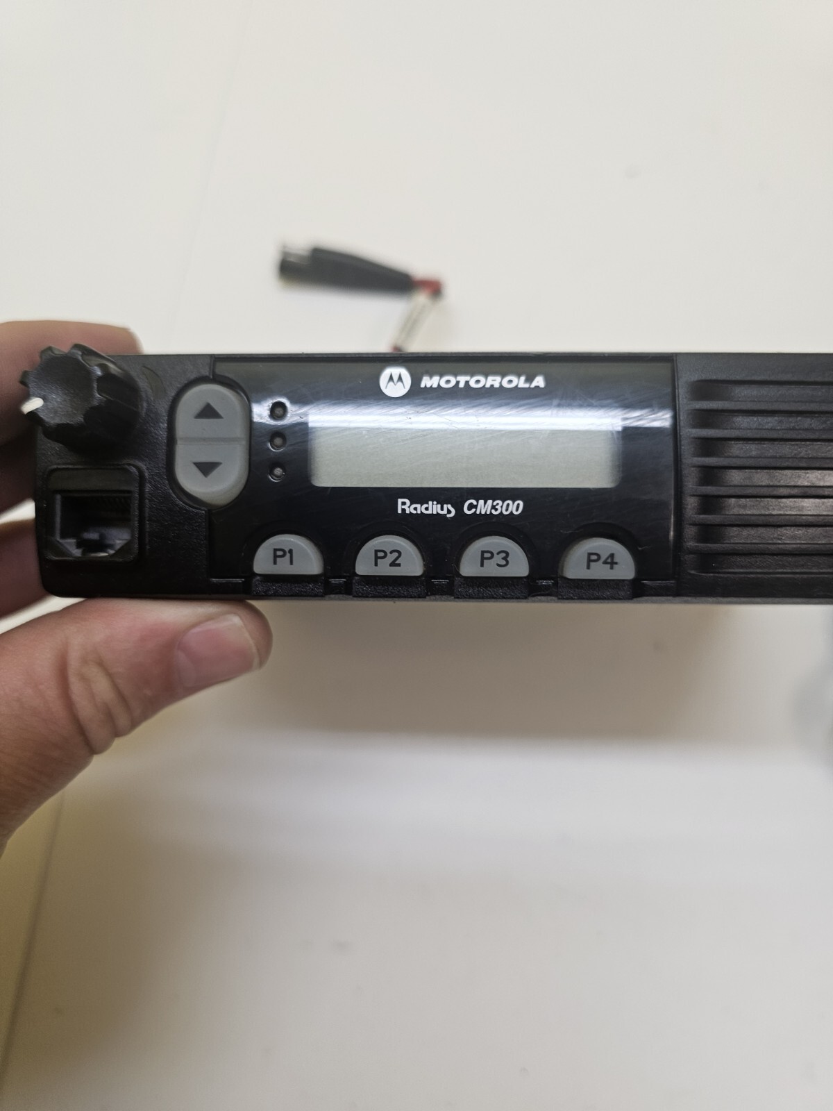 Motorola Radius CM300 438-470 MHz UHF 40 W Two Way Radio AAM50RPF9AA1AN ...