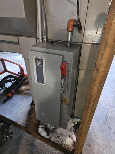 13" x 36" Clausing 1301 Manual Engine Lathe w/8" 3-Jaw Chuck ...