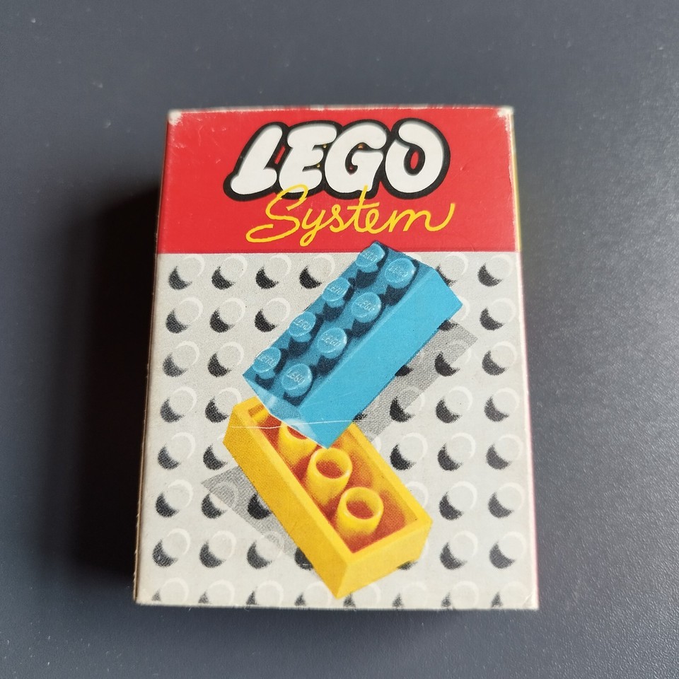 Vintage Lego System Box no 216 produced in 1958-1965. 5 yellow 2x10 ...