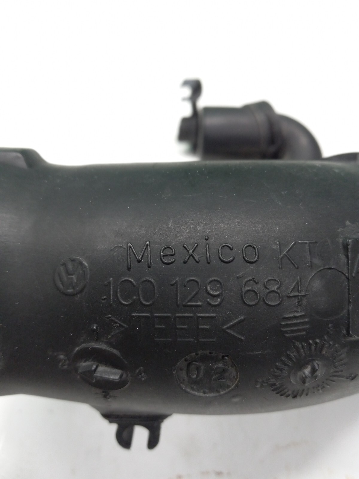 06 VW Volkswagen Beetle Air Intake Hose Tube Boot 1C0129684 for sale ...