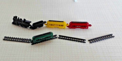 Dollhouse Miniature 9 piece Toy Train Set inc.straight track, Engine ...