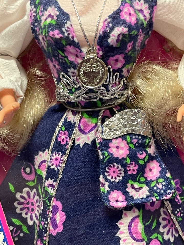 NORWEGIAN BARBIE DOTW - 1995 - COLLECTOR EDITION | eBay