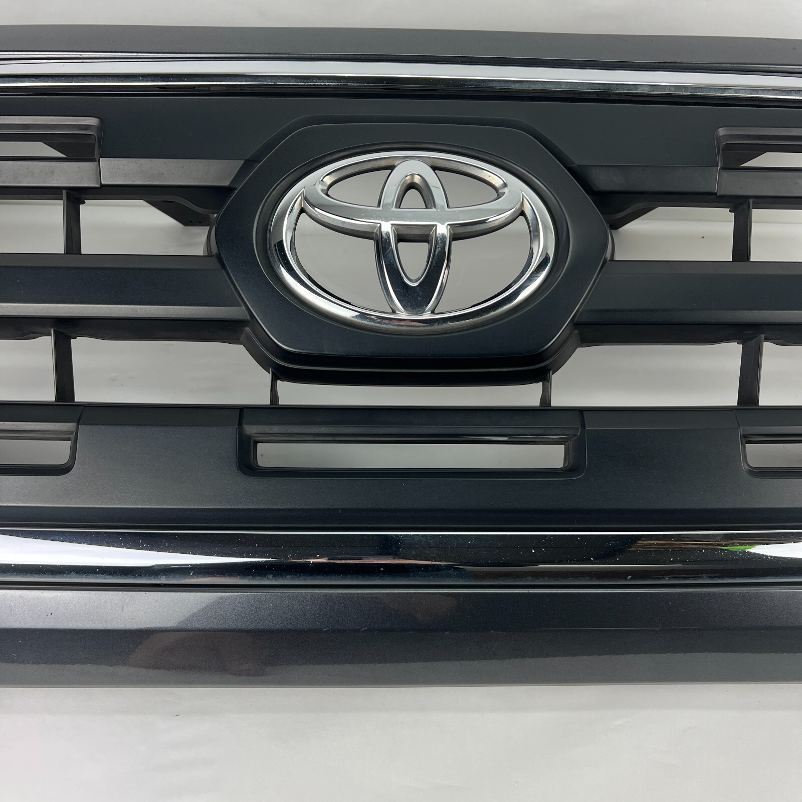 *READ* OEM 2016 - 2019 Toyota Tacoma SR5 Front Grille Assembly Gray ...