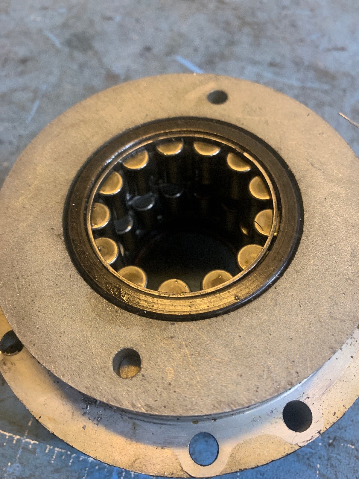 IP2186 OMC JOHNSON EVINRUDE UPPER BEARING CRANKCASE HEAD 387432, 88 ...