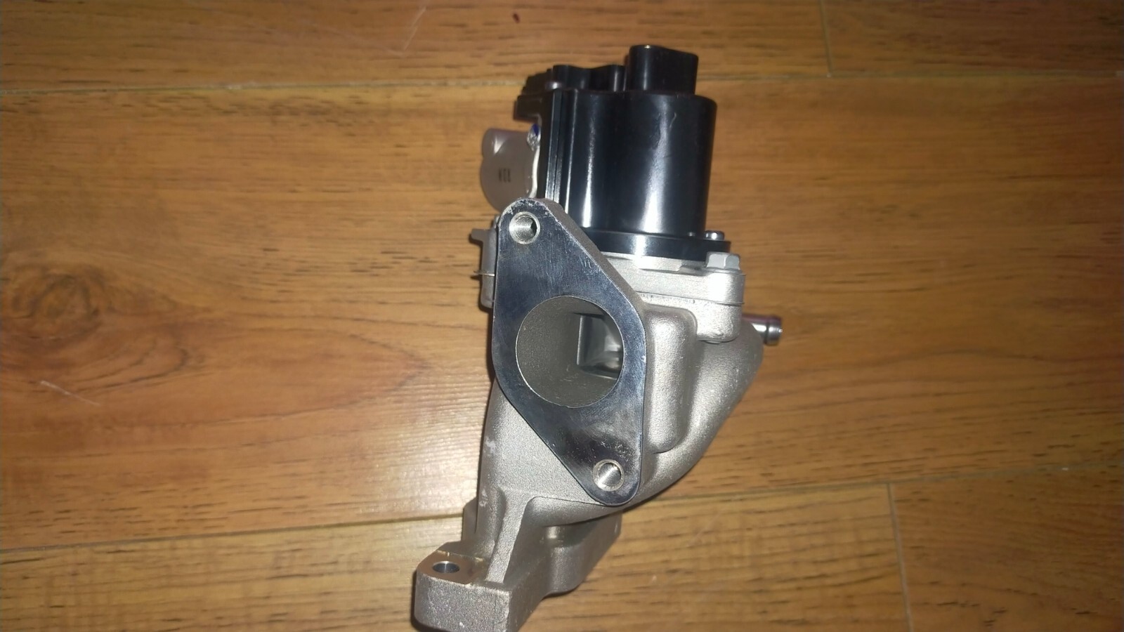 Brand new EGR valve - part number 6711400460.Genuine ssangyong Musso ...