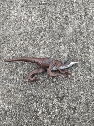 Jurassic World Camp Cretaceous Dino Escape Raptor Velociraptor Brown ...