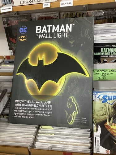 Batman LED Wall Light Lamp DC Comics by Brandlite 9.6 in x 15.8 x 0.5 ...