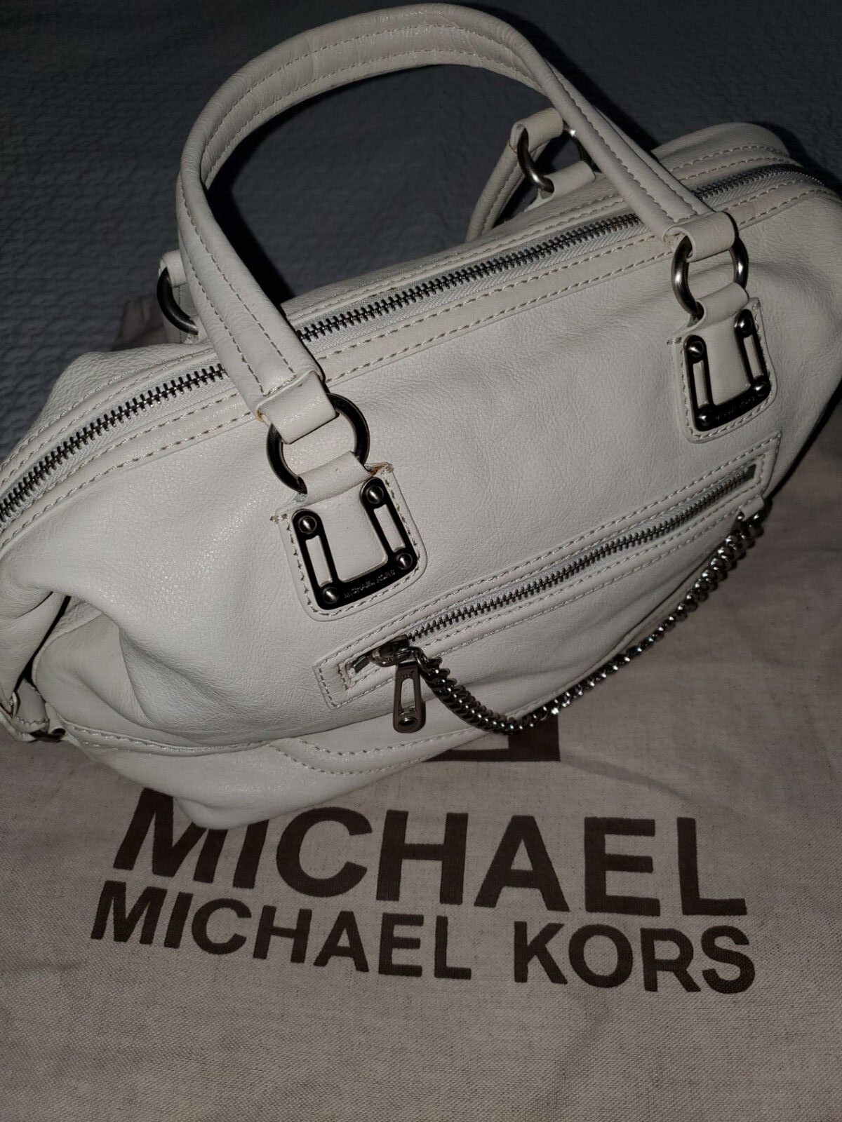Michael Kors White Leather Handbag with storage bag, Great Condition ...