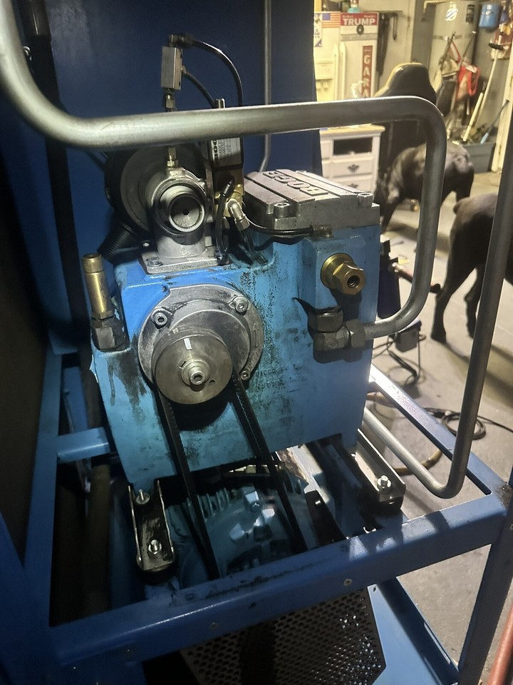 BOGE C 15 N BASE MOUNTED SCREW COMPRESSOR With Tank and Oil Regulators ...