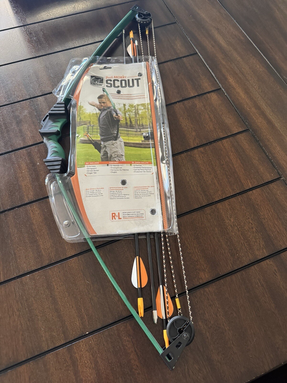 Bear Youth Archery Scout Compound Bow Set w/2 Arrows Armguard & Quiver ...