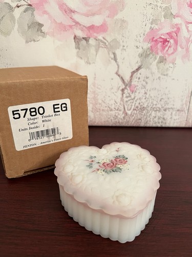 Fenton Glass Rose Garden White Satin Heart Trinket Box 1997, Item 5780 ...