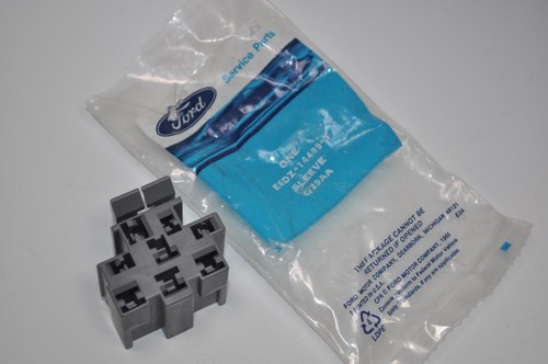 NOS OEM FORD Wiring Connector / Sleeve Part# E6DZ-14489-T | eBay