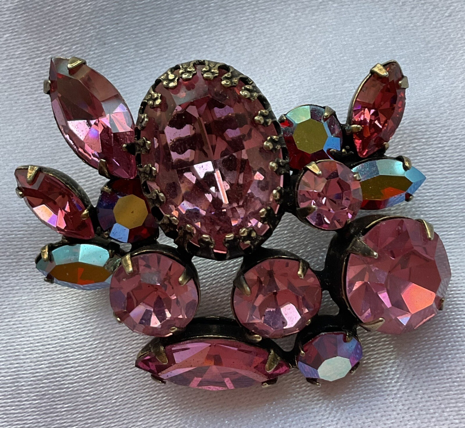 VTG. REGENCY PINK IRIDESCENT RHINESTONE PIN BROOCH - Gem