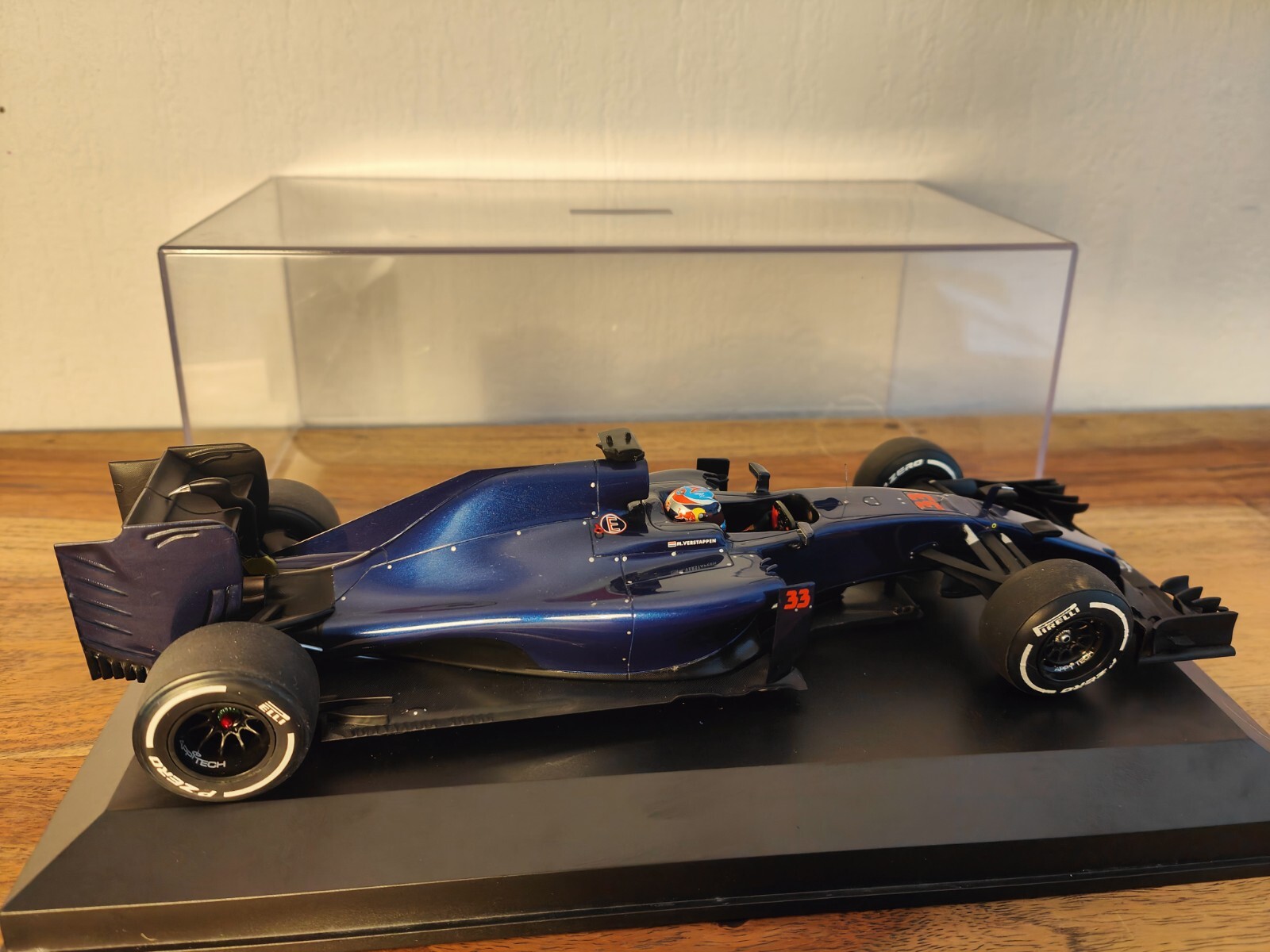 Toro Rosso Ferrari STR11 Verstappen Winter Test F1 2016 Minichamps 1/18 ...