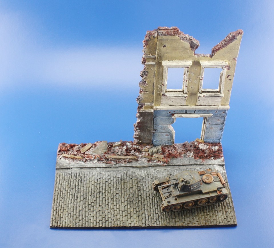 Redog 1/72 Ruined Building and Street - Scale Model Display Base ...
