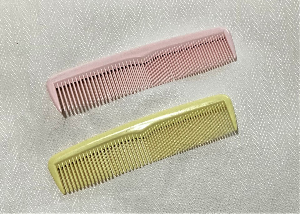 VINTAGE Store Display 6 UNBREAKABLE 5" Combs "for pocket or purse" Made ...