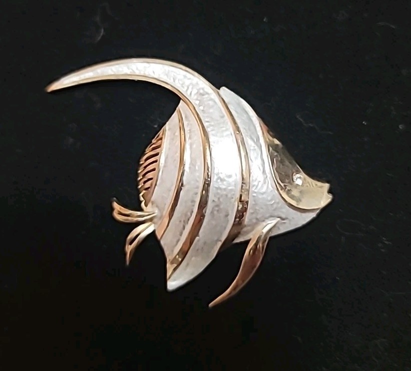 Vintage Boucher White Enamel Tropical Fish Brooch Sig… - Gem