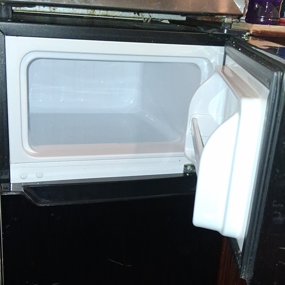 Hisense Black Compact Mini Fridge, Freezer Compartment, Adjustable ...